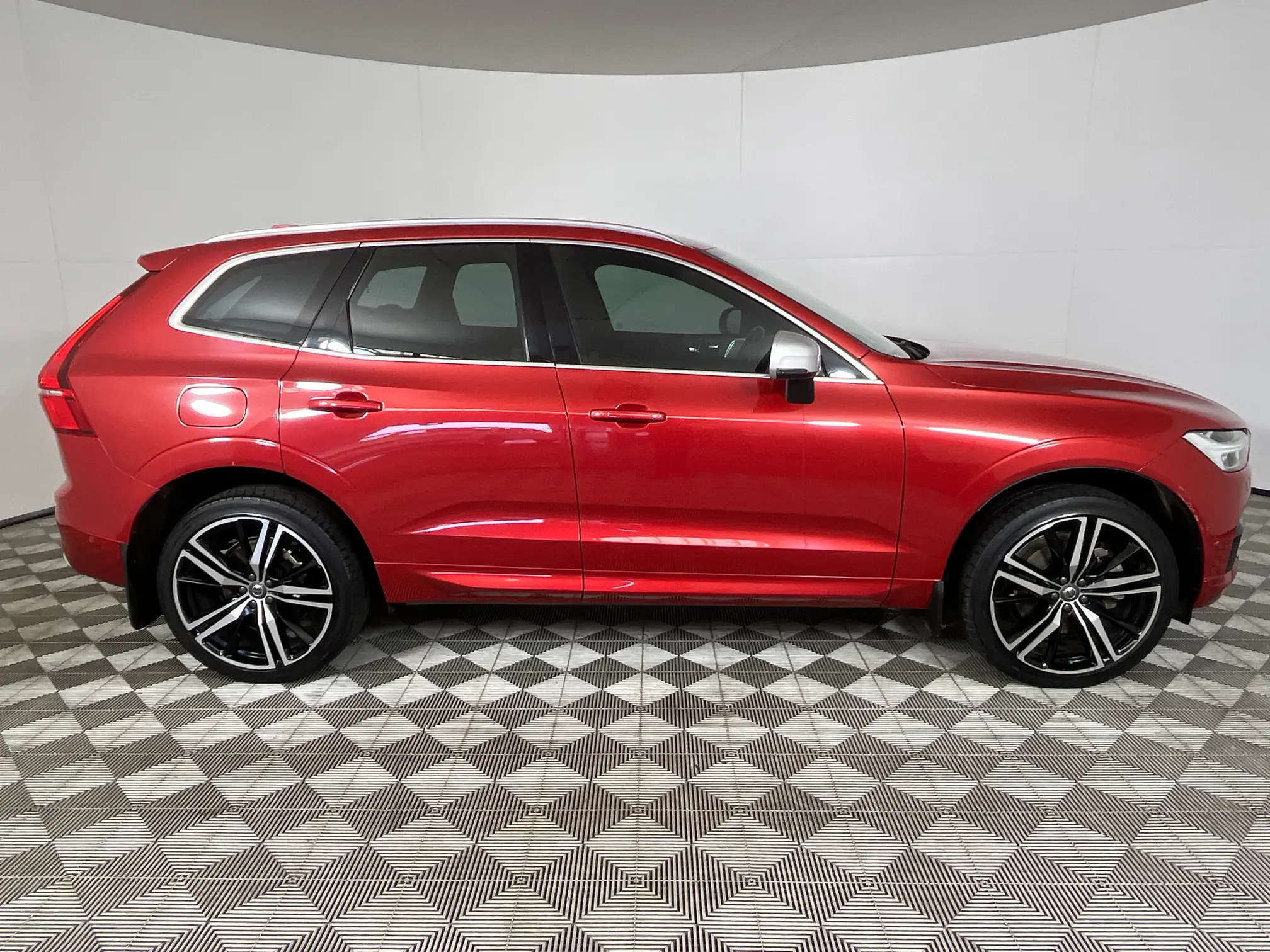 Used 2019 Volvo Xc60 D5 R-Design Geartronic AWD for sale | WeBuyCars