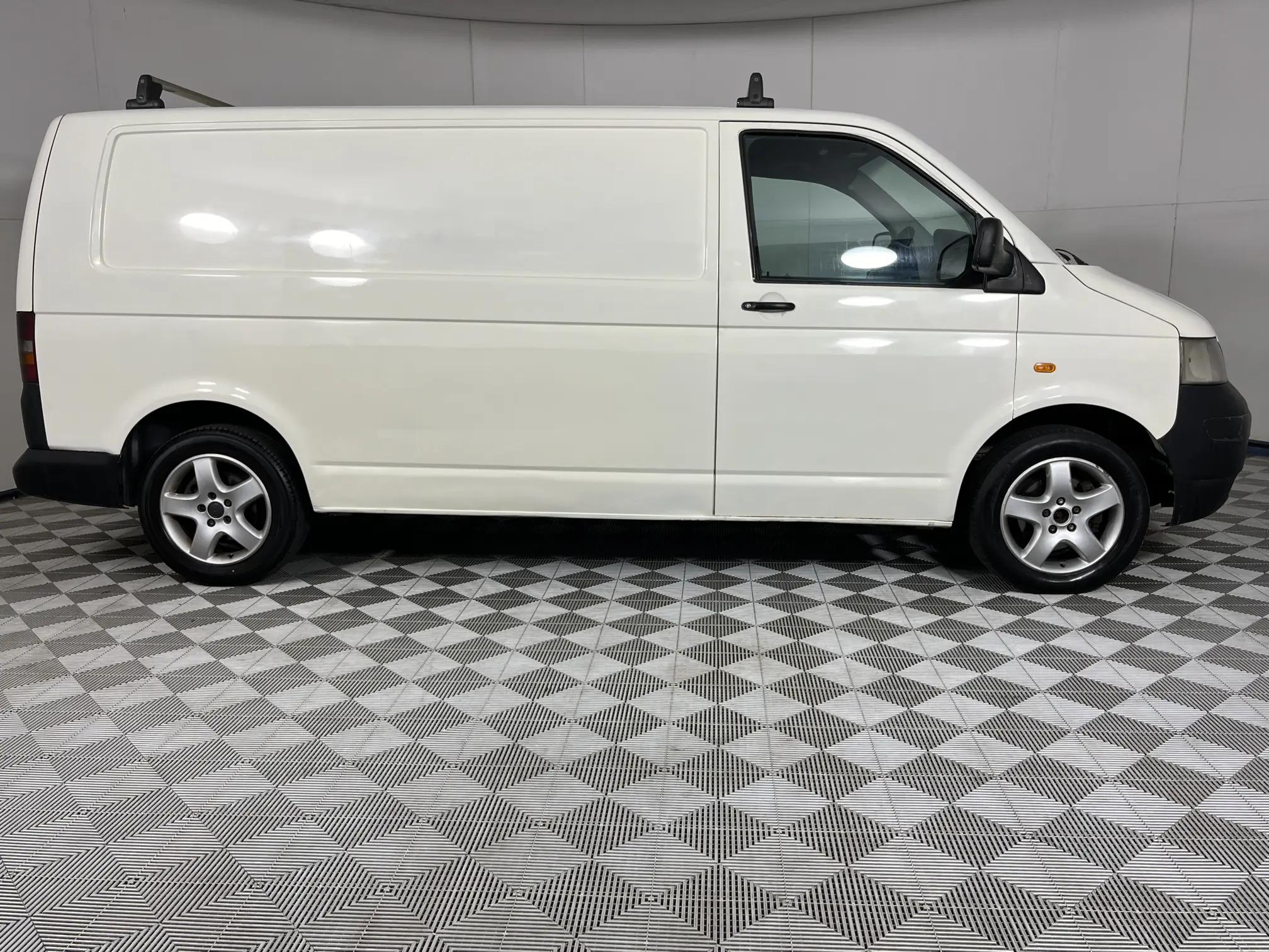 Volkswagen (VW) Transporter 2.5 Panel Van TDi LWB for sale - R 68 900 ...