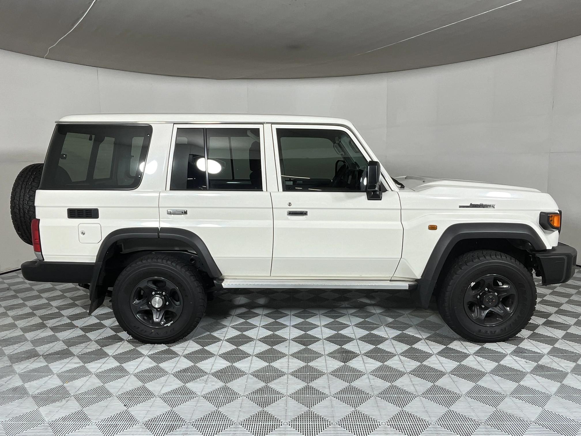 Toyota Land Cruiser 76 2.8 GD-6 Station Wagon for sale in Western Cape ...