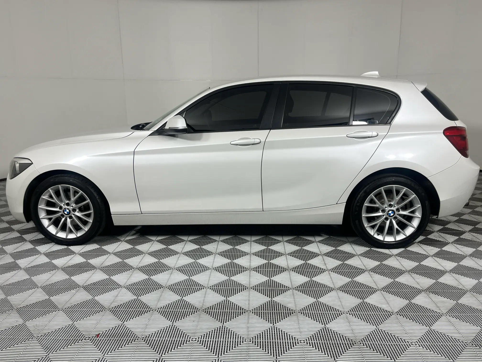 Used 2014 BMW 1 Series 118i 5-Door Auto (F20) for sale | WeBuyCars