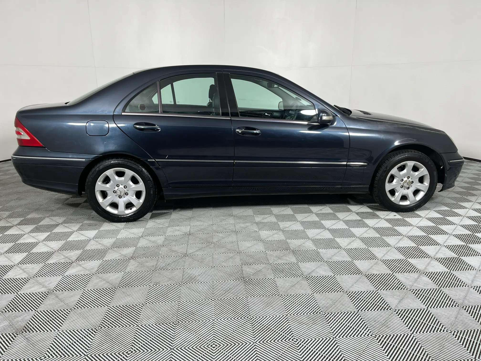 Used 2005 Mercedes-Benz C Class Sedan C200k Elegance Auto for sale ...