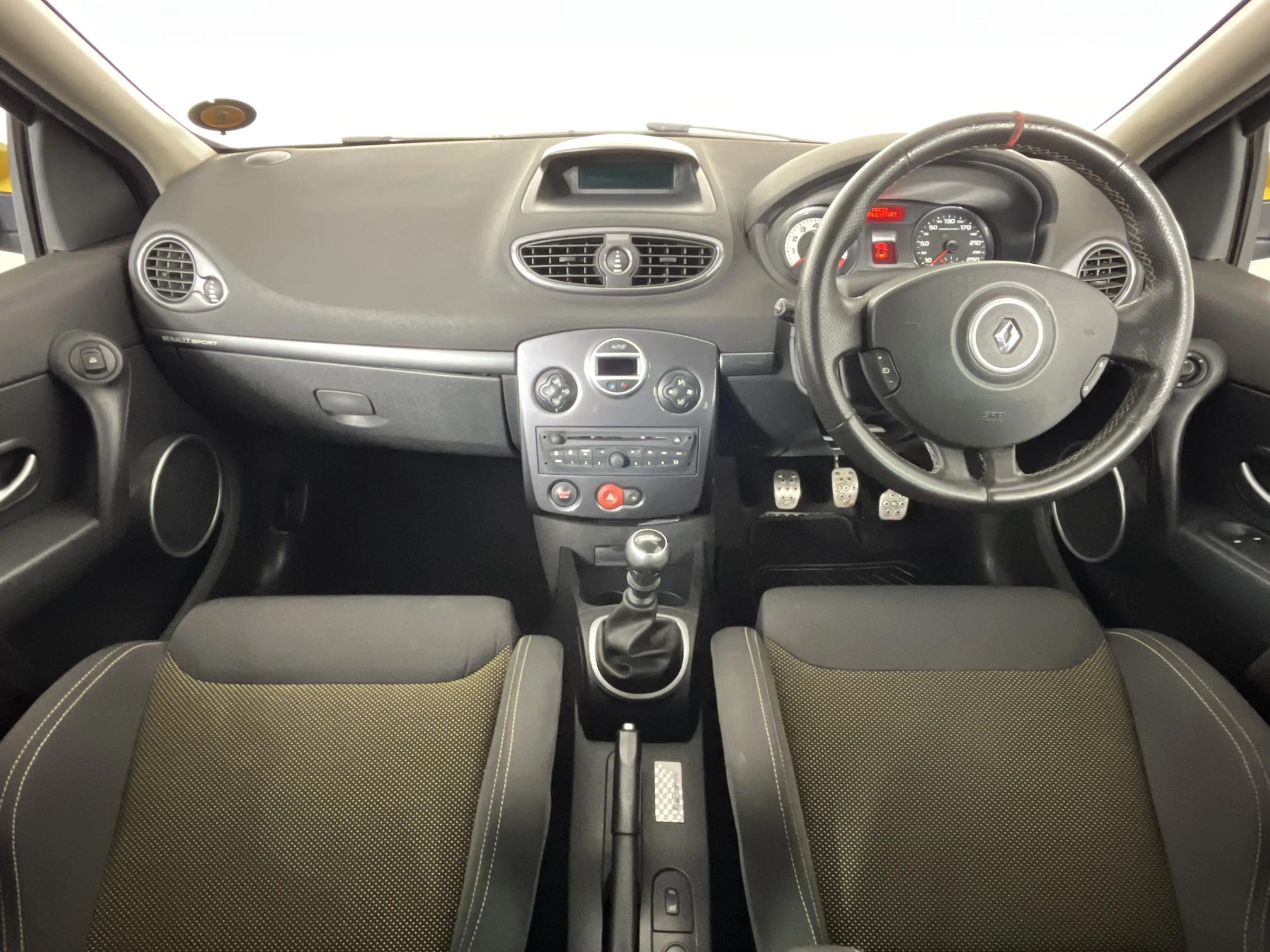 Renault Clio III 2.0 RS Red Bull Edition for sale in Gauteng ...