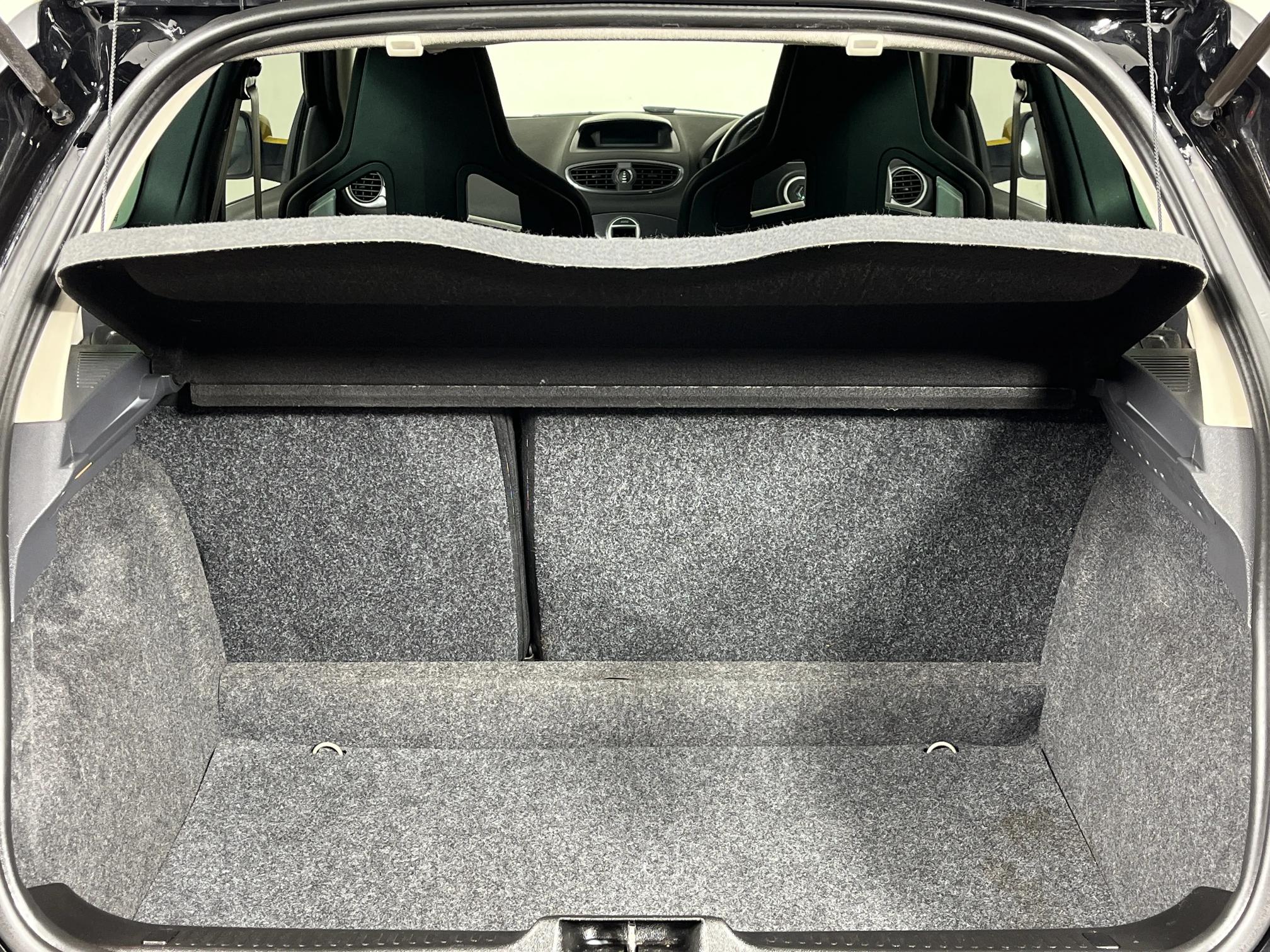 Renault Clio III 2.0 RS Red Bull Edition for sale in Gauteng ...