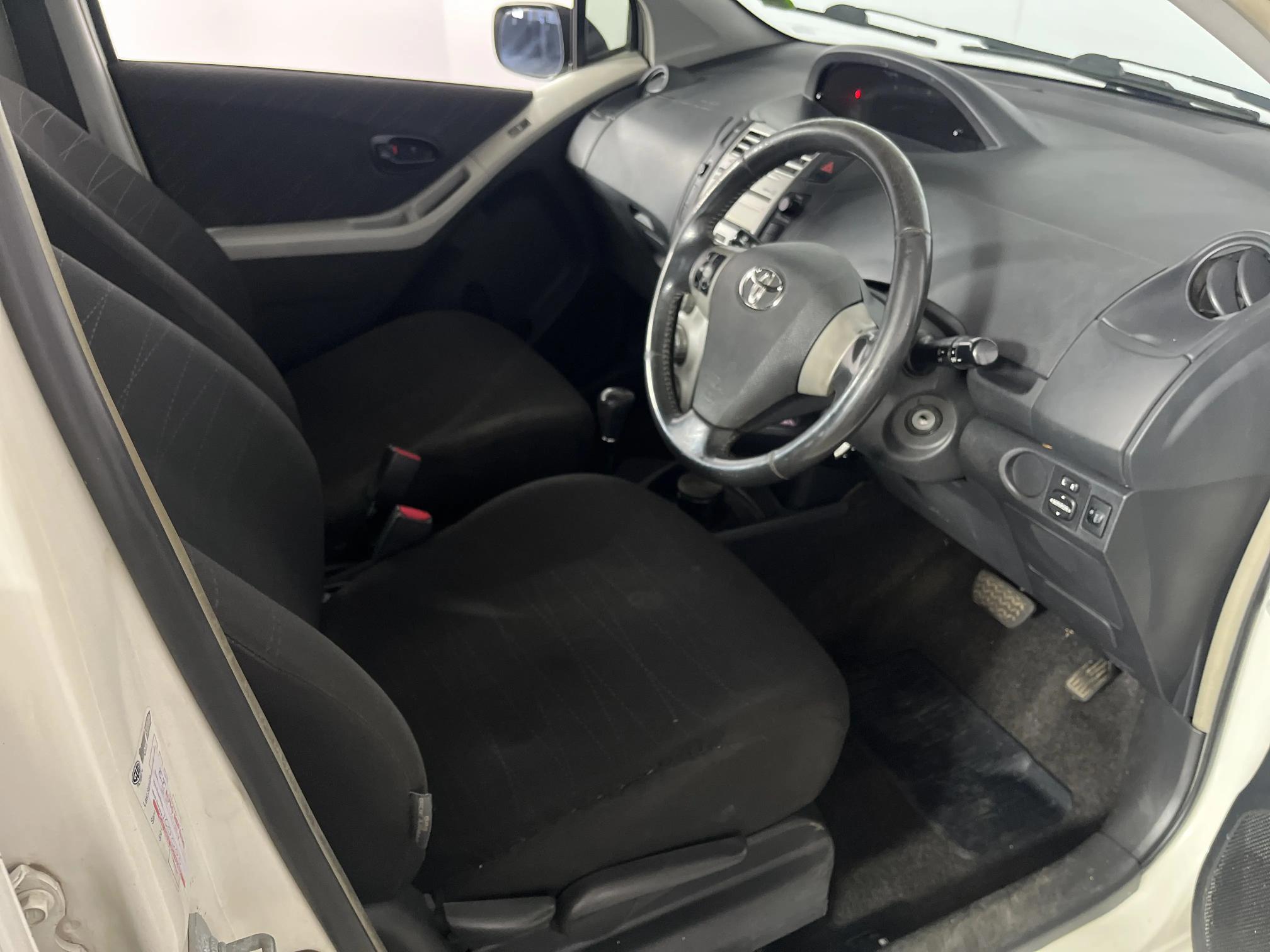 Toyota Yaris T3 Spirit Hatch Back for sale in KZN - Durban - Carfind.co ...