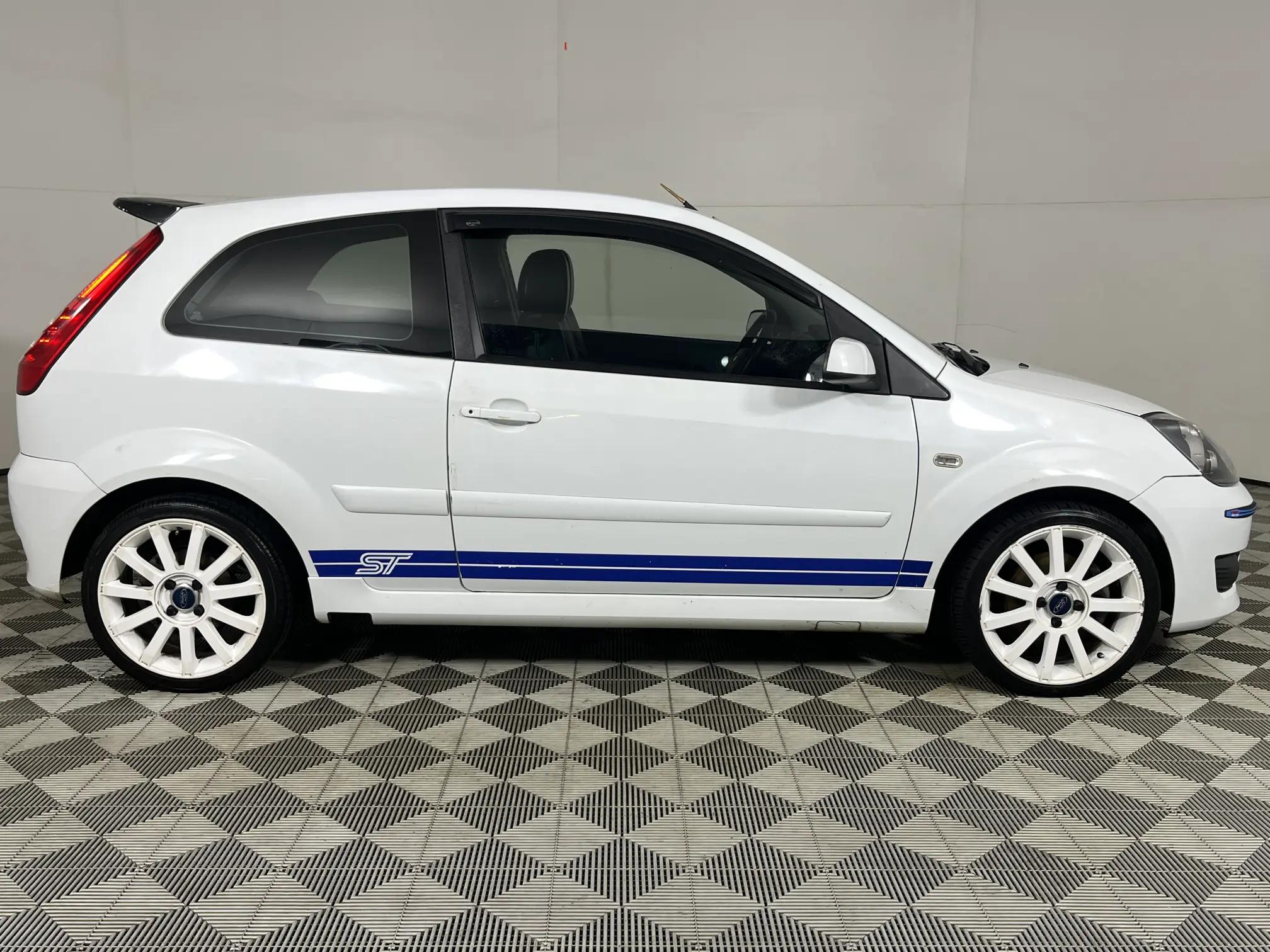 Ford Fiesta 2.0i ST150 112 KW 3 Door for sale - R 68 900 | Carfind.co.za