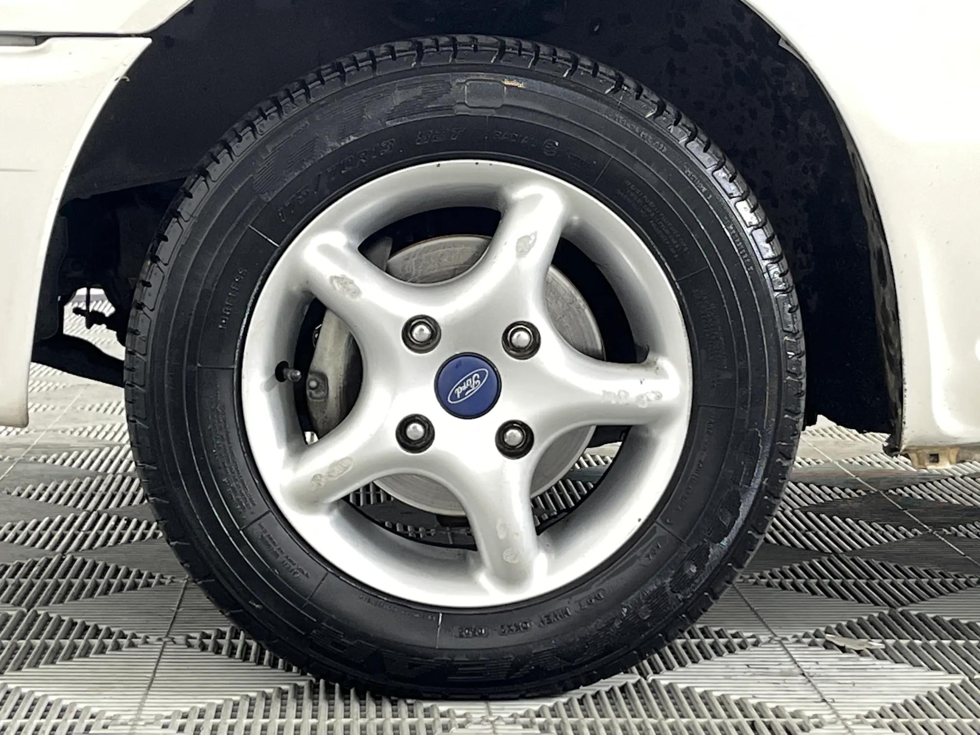 Ford Laser Tracer 1.3 Tonic for sale - R 45 900 | Carfind.co.za