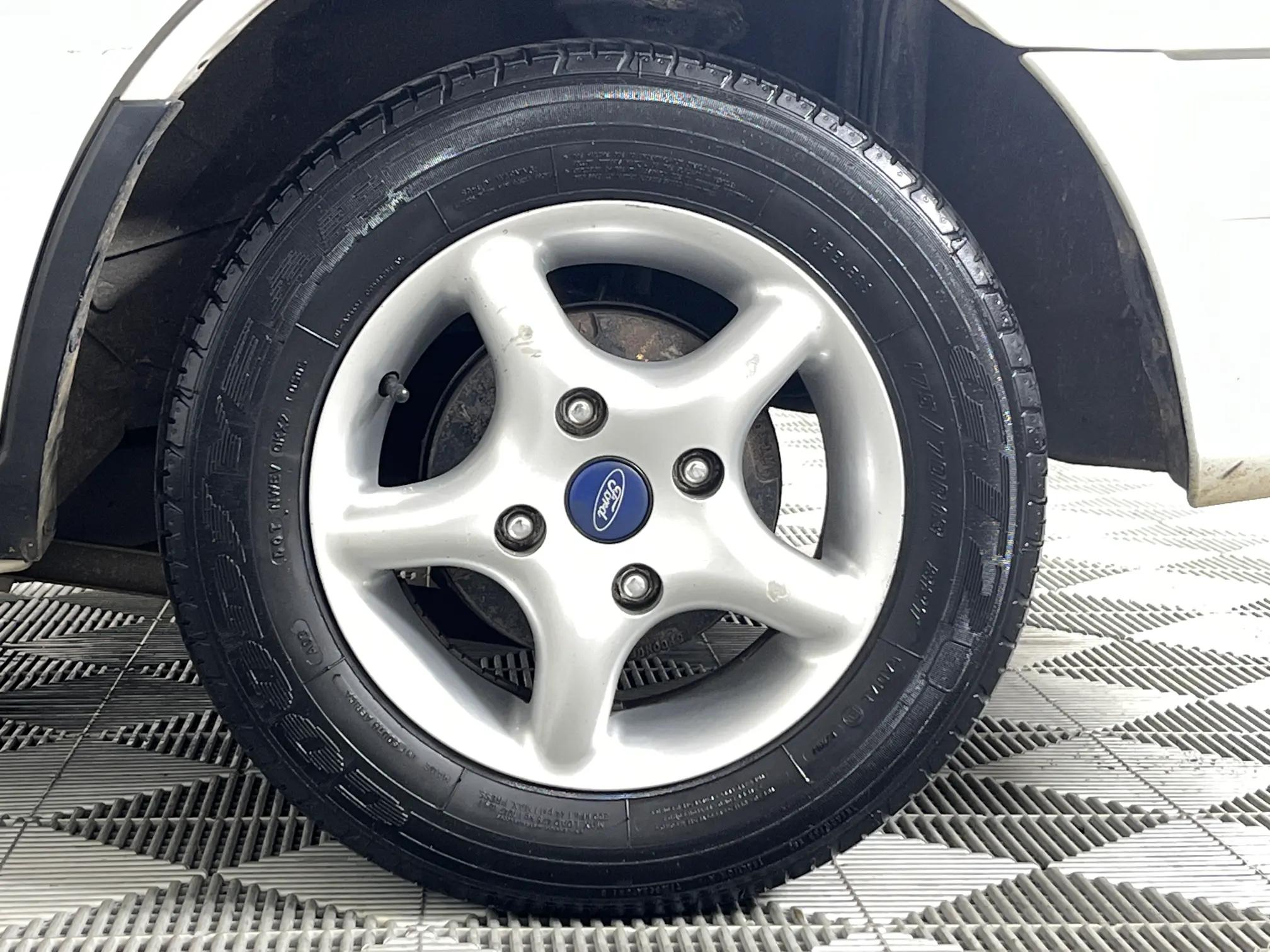 Ford Laser Tracer 1.3 Tonic for sale - R 45 900 | Carfind.co.za