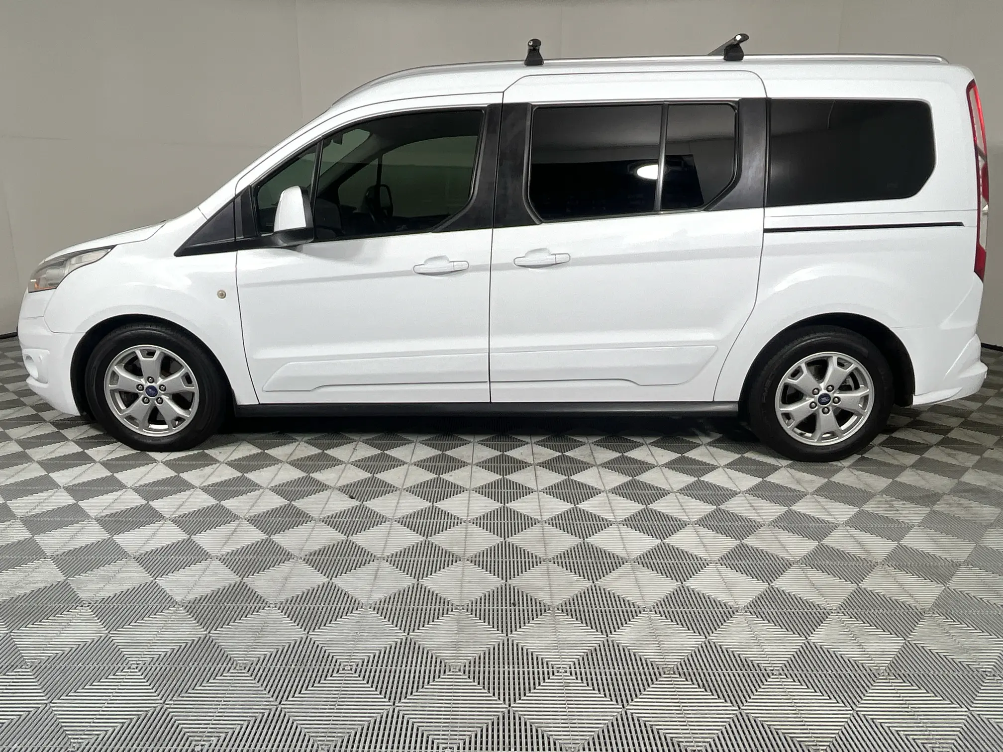 Used 2015 Ford Tourneo Connect Grand Tourneo Connect 1.6 TDCi Titanium ...