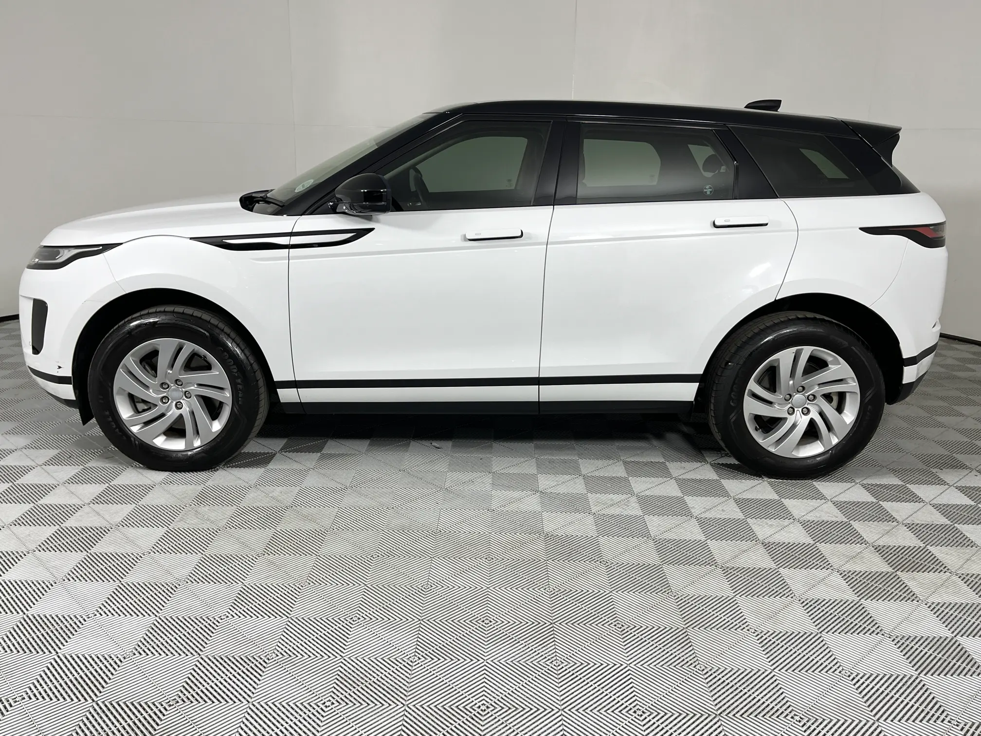 Used 2019 Land Rover Range Rover Evoque 2.0d SE (132 KW) (D180) for ...