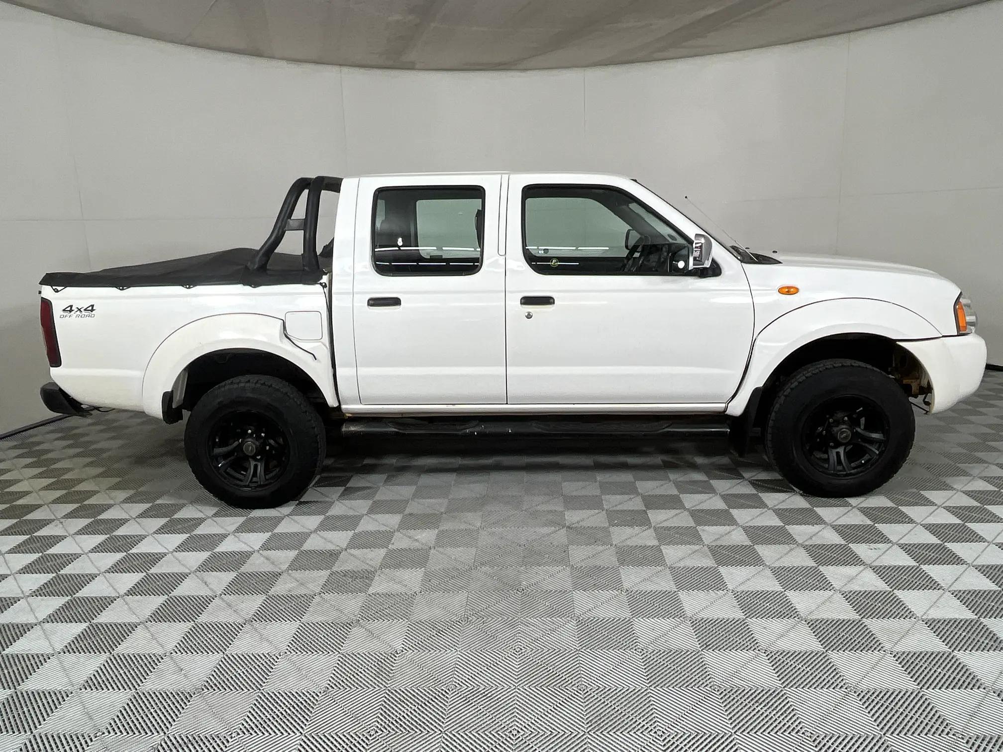 Nissan Hardbody NP300 2.4i 4X4 Double Cab for sale - R 145 900 ...