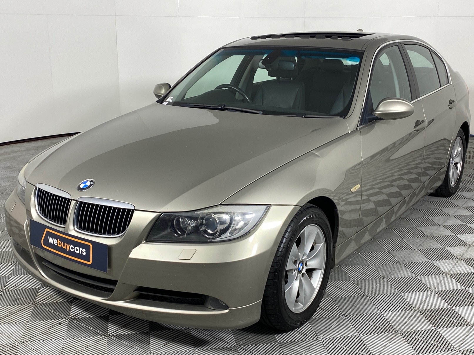 BMW 323i (E90) Dynamic Auto for sale in Western Cape - Cape Town - Carfind.co.za (ID:5753103)