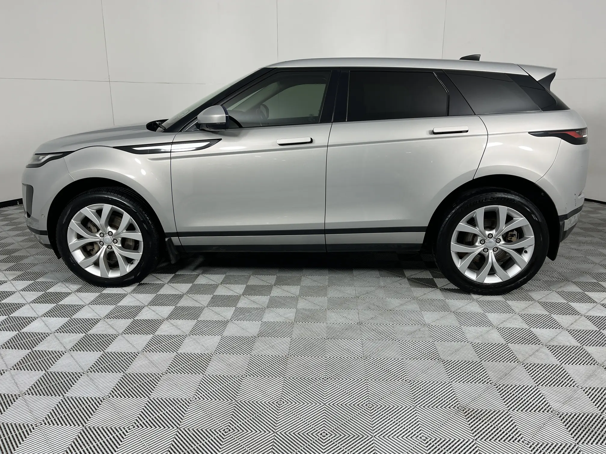 Buy a Car | Looking to buy a 2020 Land Rover Range Rover Evoque 2.0d SE ...