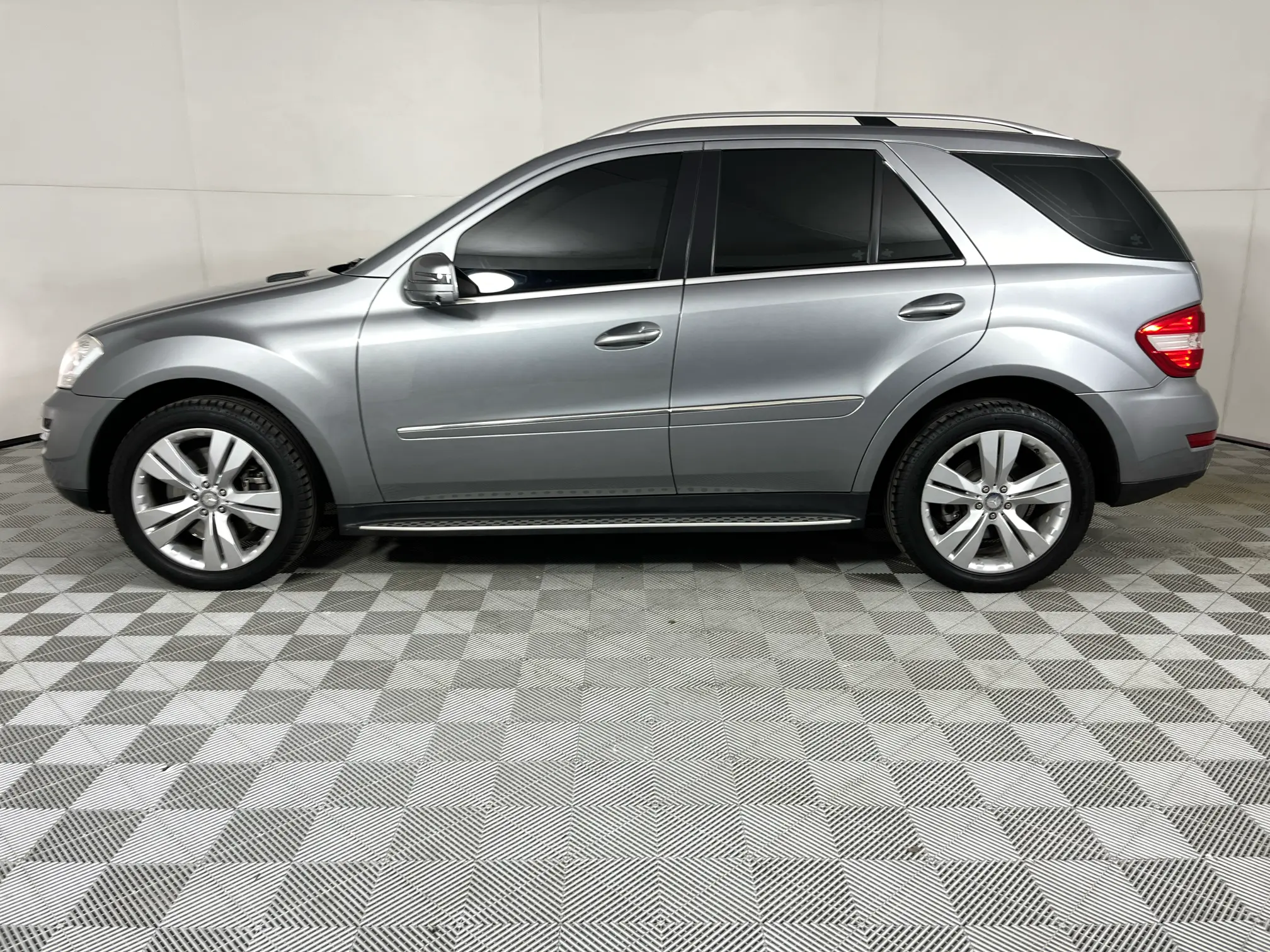 Used 2011 Mercedes-Benz ML 500 Auto for sale | WeBuyCars