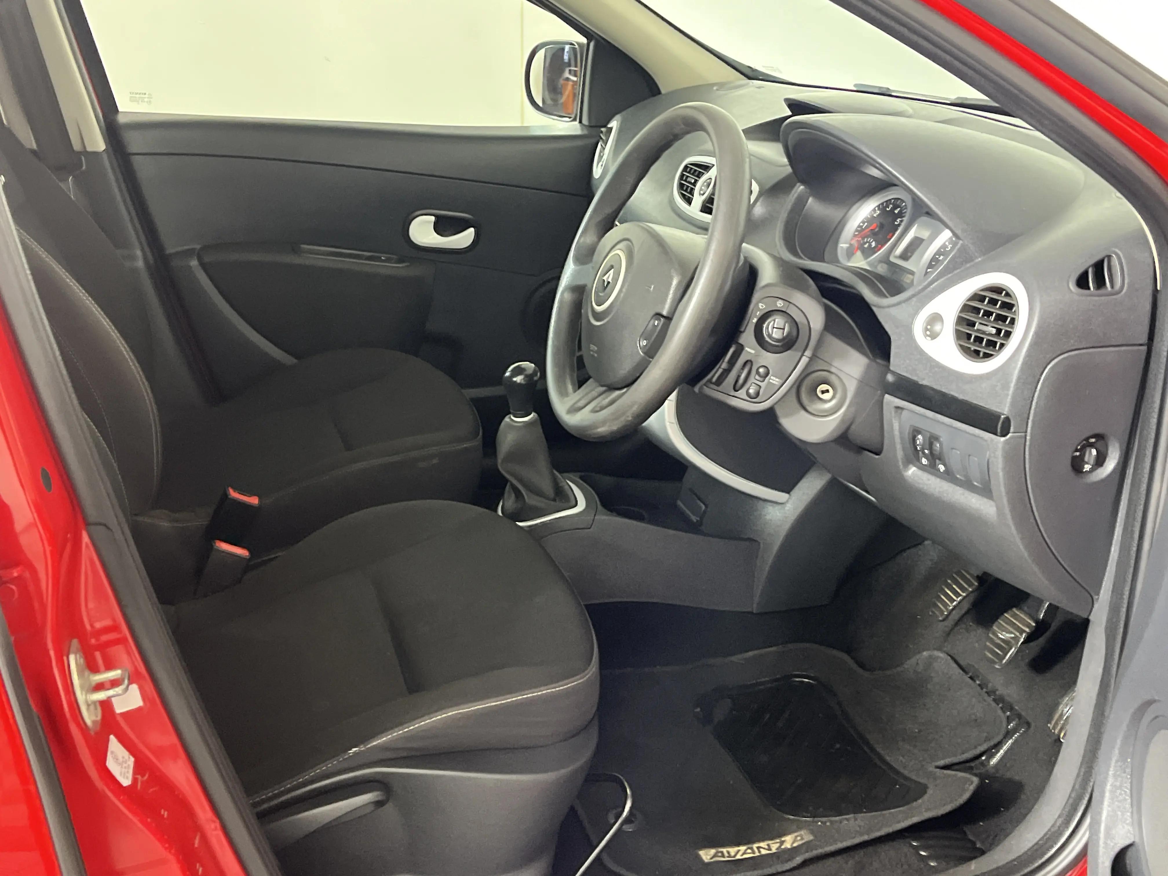 Renault Clio III 1.6 Yahoo Plus for sale in Gauteng - Centurion - Carfind.co.za (ID:7689570)