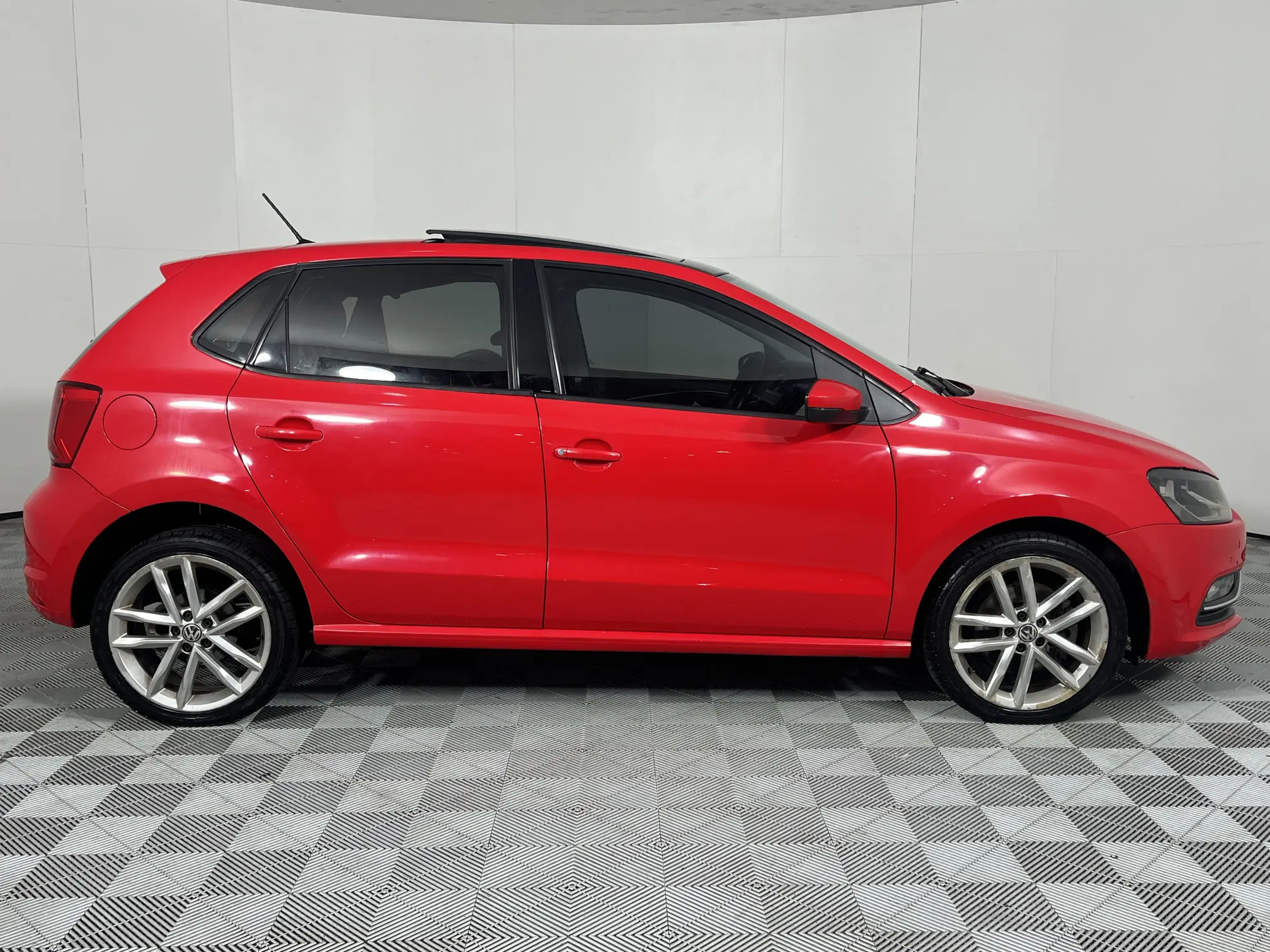 Used 2015 Volkswagen Polo 1.2 TSI Highline DSG (81 KW) for sale | WeBuyCars