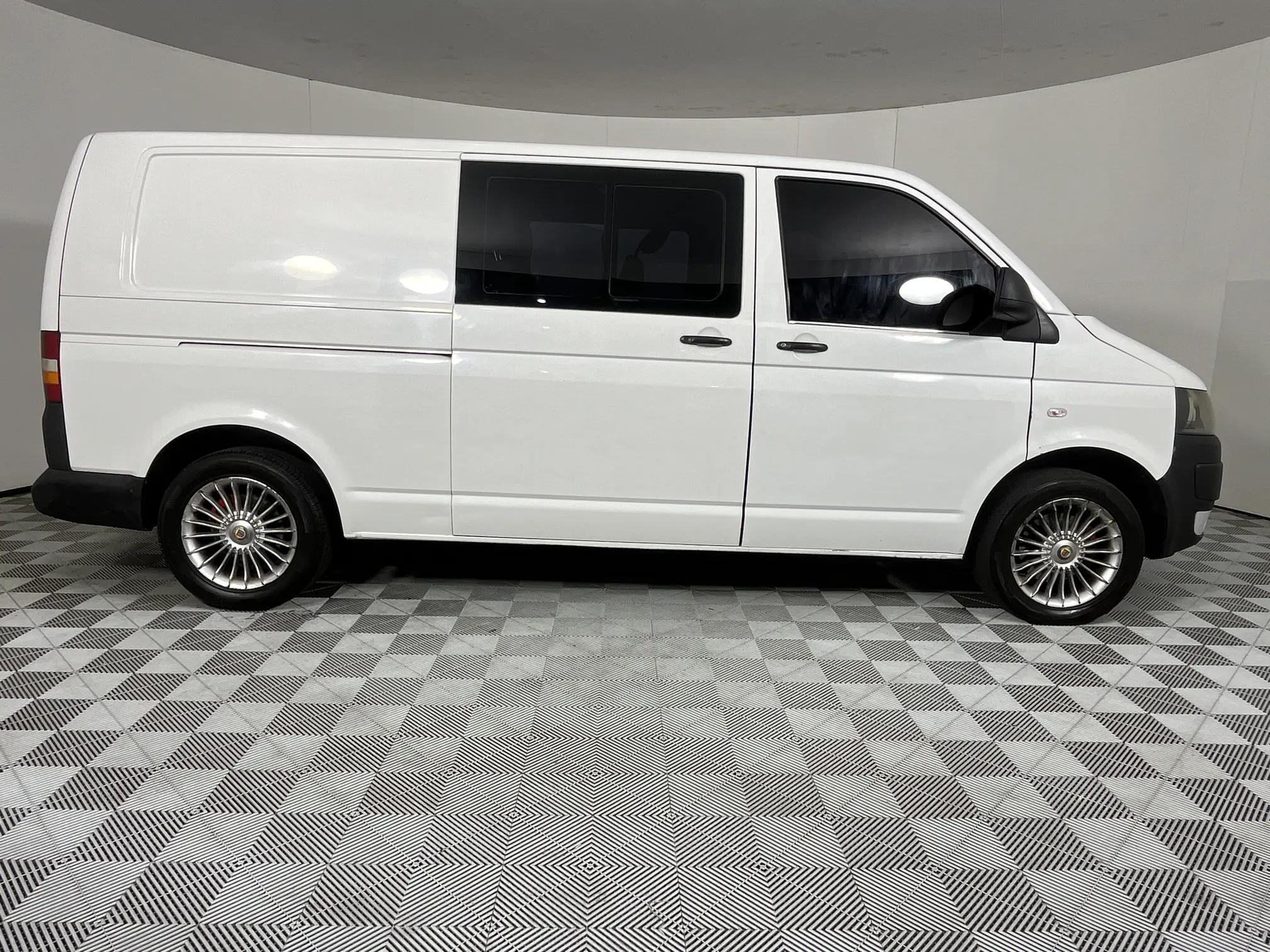 Volkswagen (VW) Transporter T5 Crew Bus 2.0 TDi (75 kW) LWB for sale ...