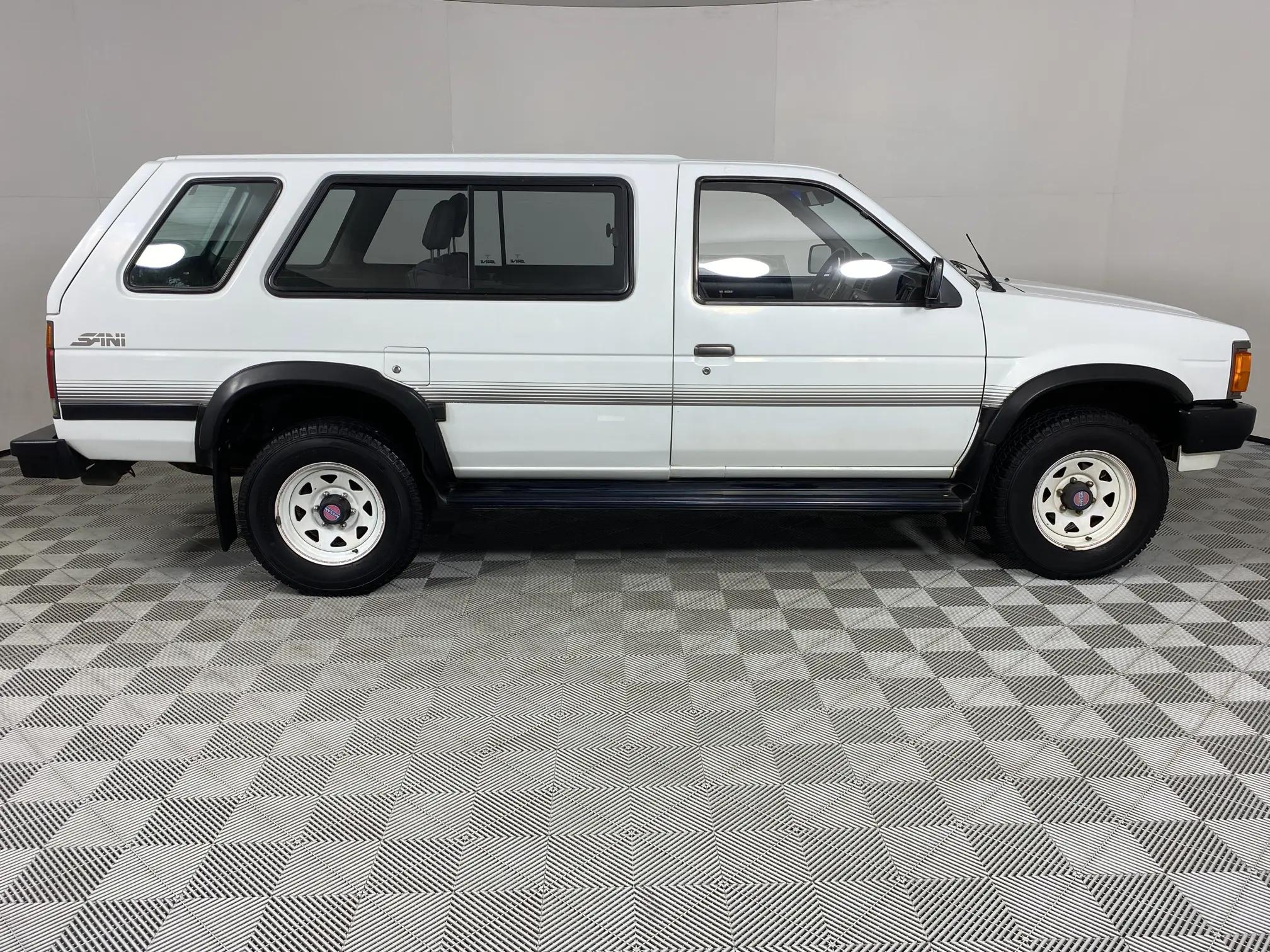 Nissan Sani 2.4 Hi-Rider 3 Door for sale - R 60 900 | Carfind.co.za