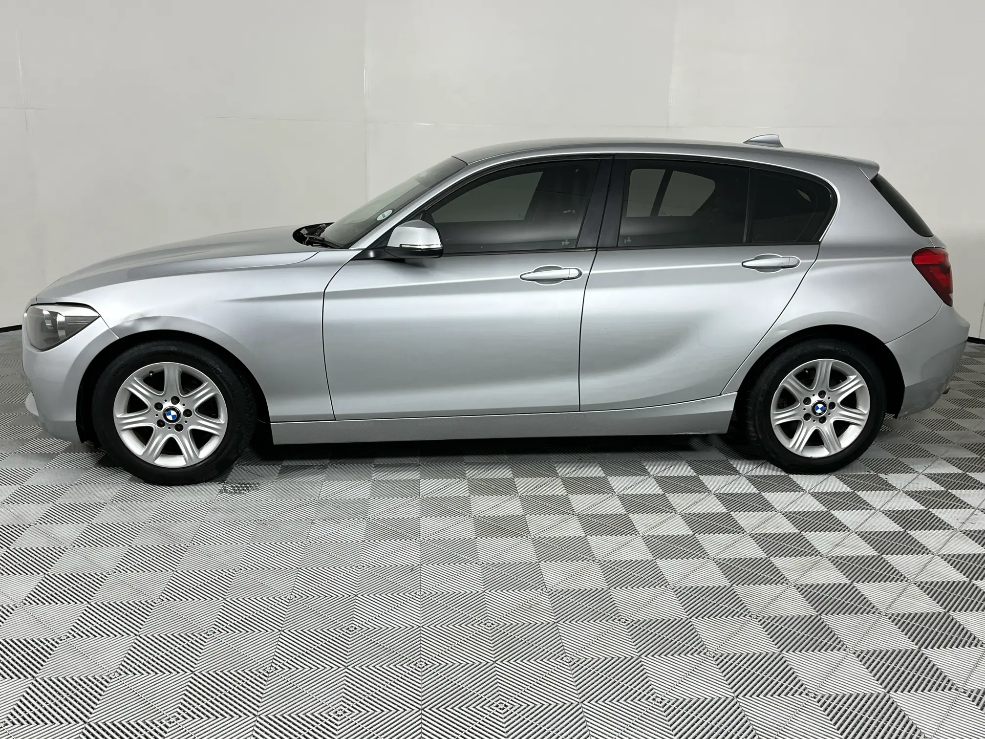 Used 2017 BMW 1 Series 118i 5-Door Auto (F20) for sale | WeBuyCars
