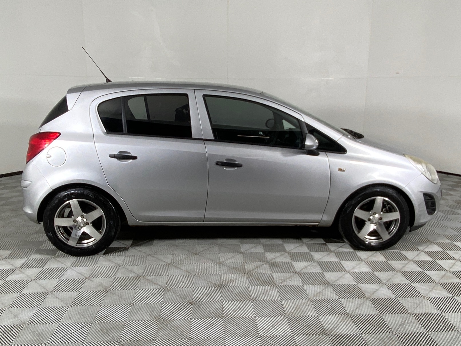 Used 2013 Opel Corsa 1.4 Essentia 5-Door for sale | WeBuyCars