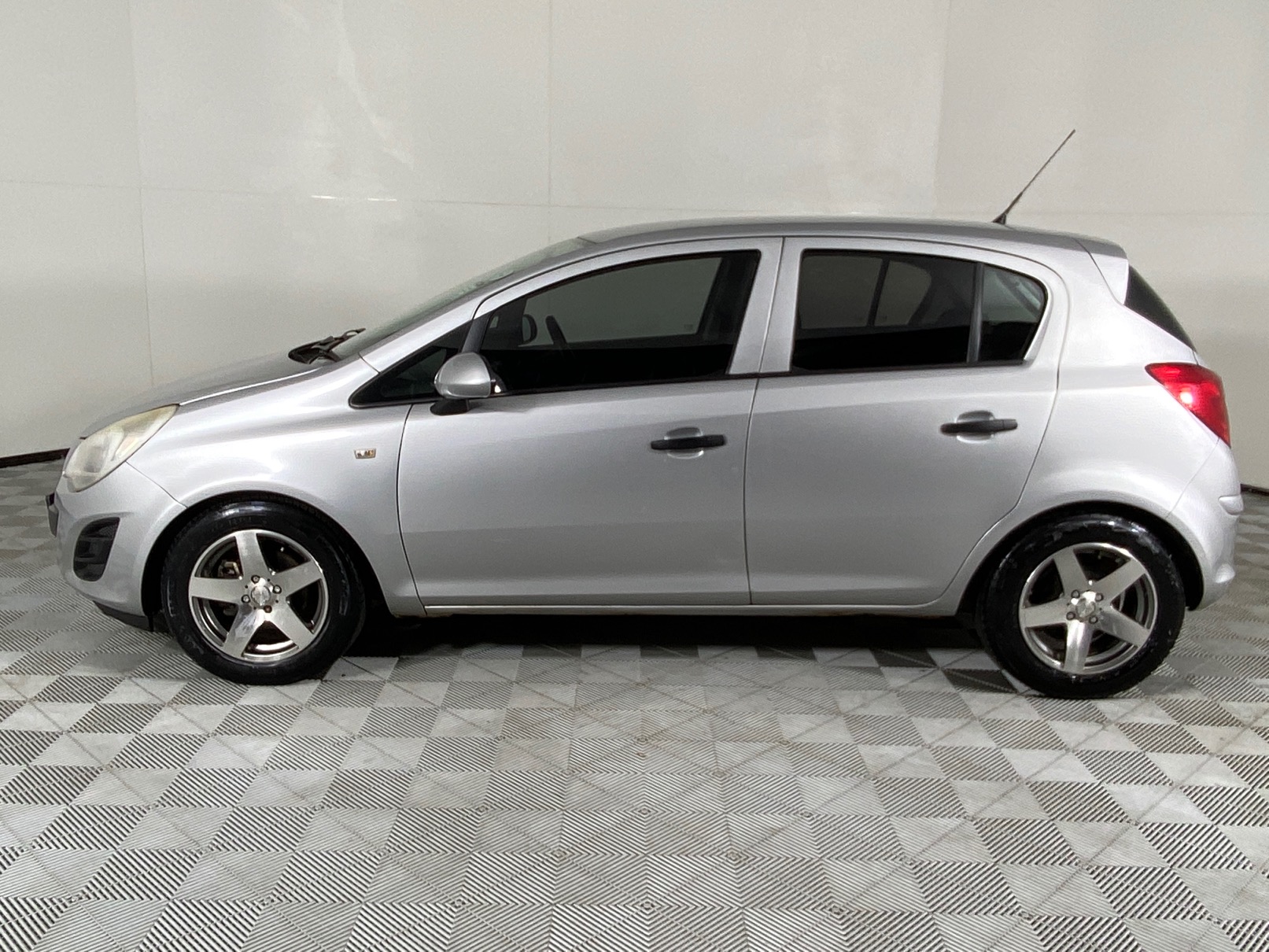 Used 2013 Opel Corsa 1.4 Essentia 5-Door for sale | WeBuyCars
