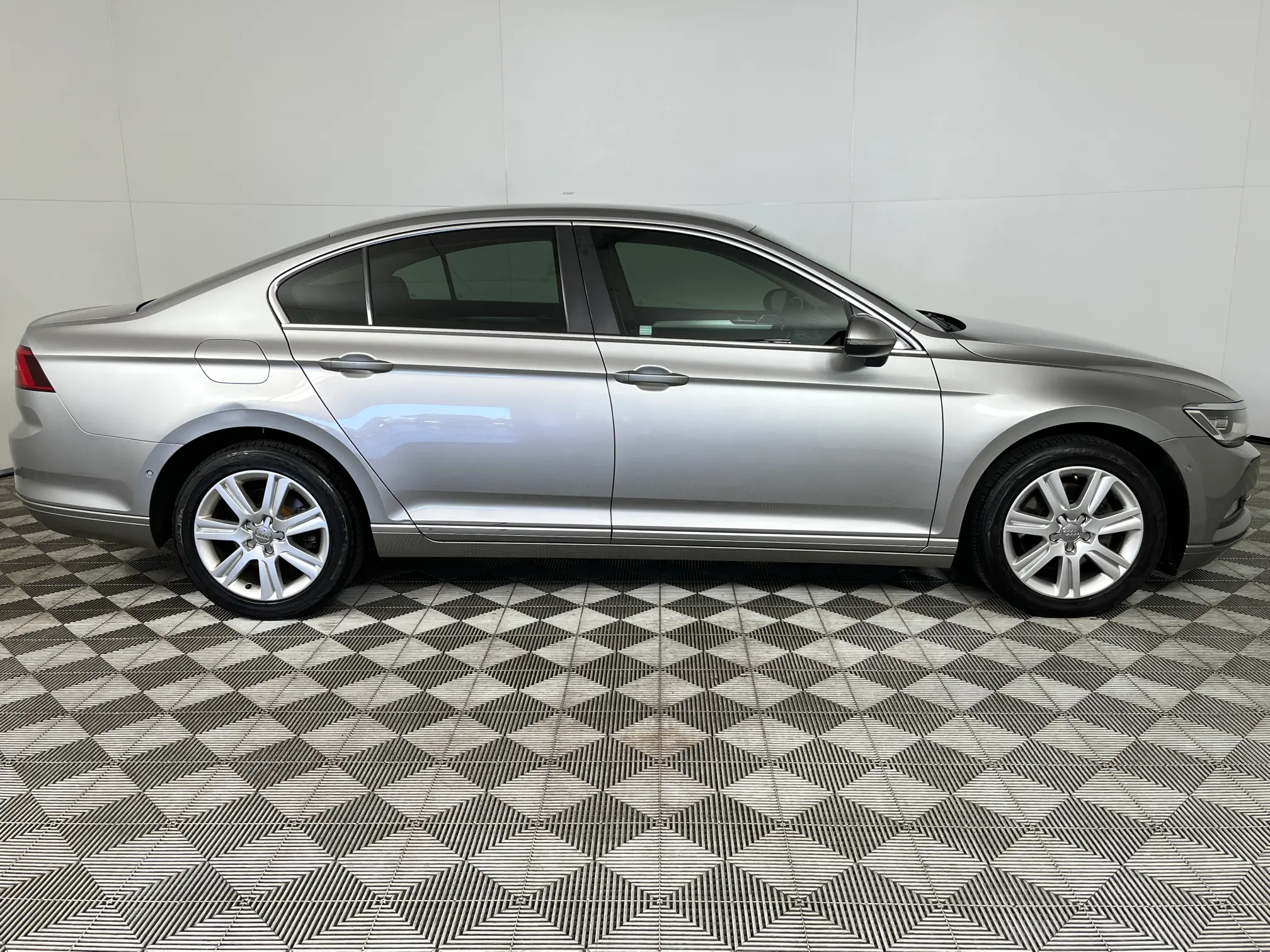 Used 2016 Volkswagen Passat 1.4 TSI Luxury DSG for sale | WeBuyCars