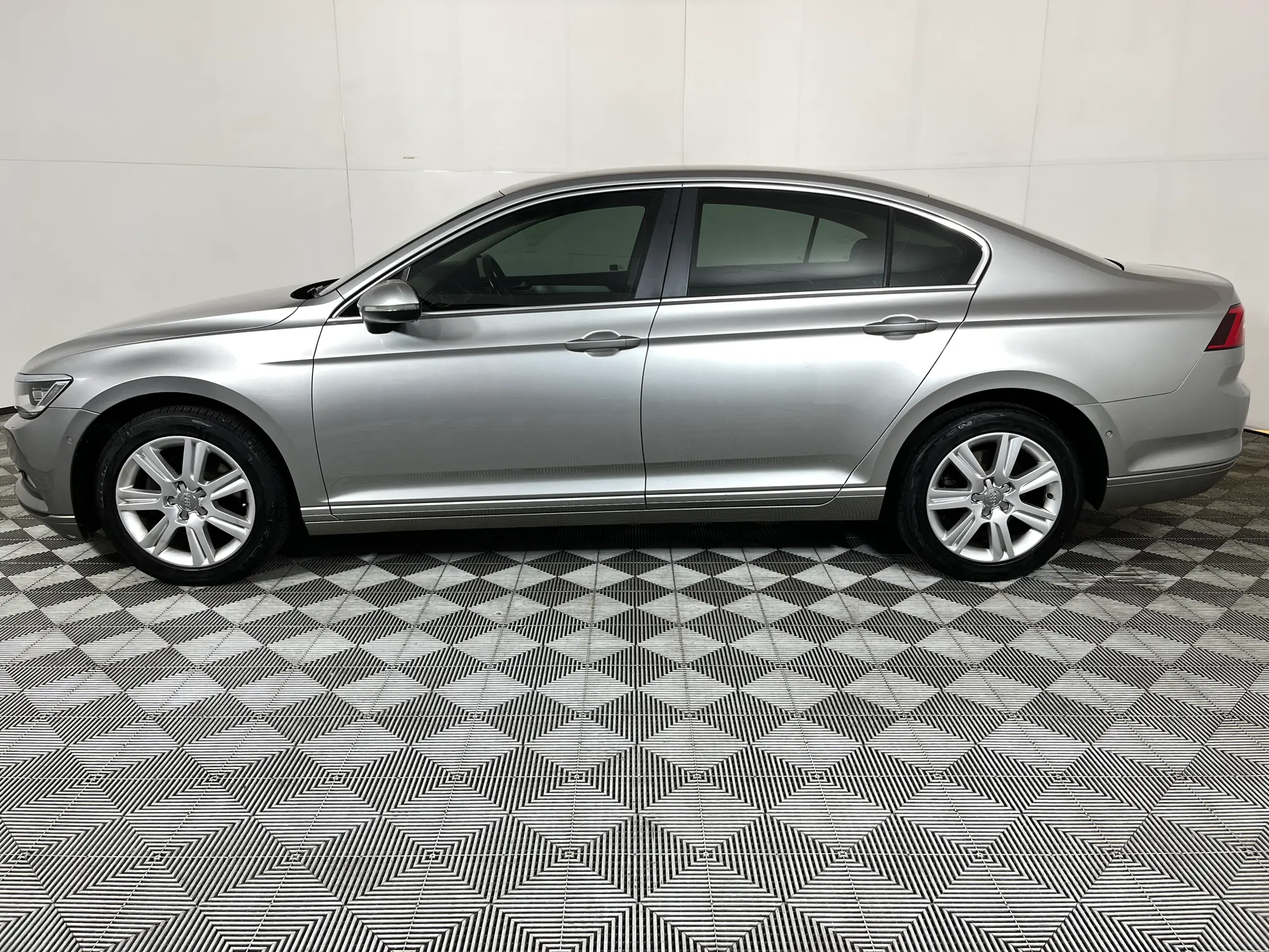 Used 2016 Volkswagen Passat 1.4 TSI Luxury DSG for sale | WeBuyCars