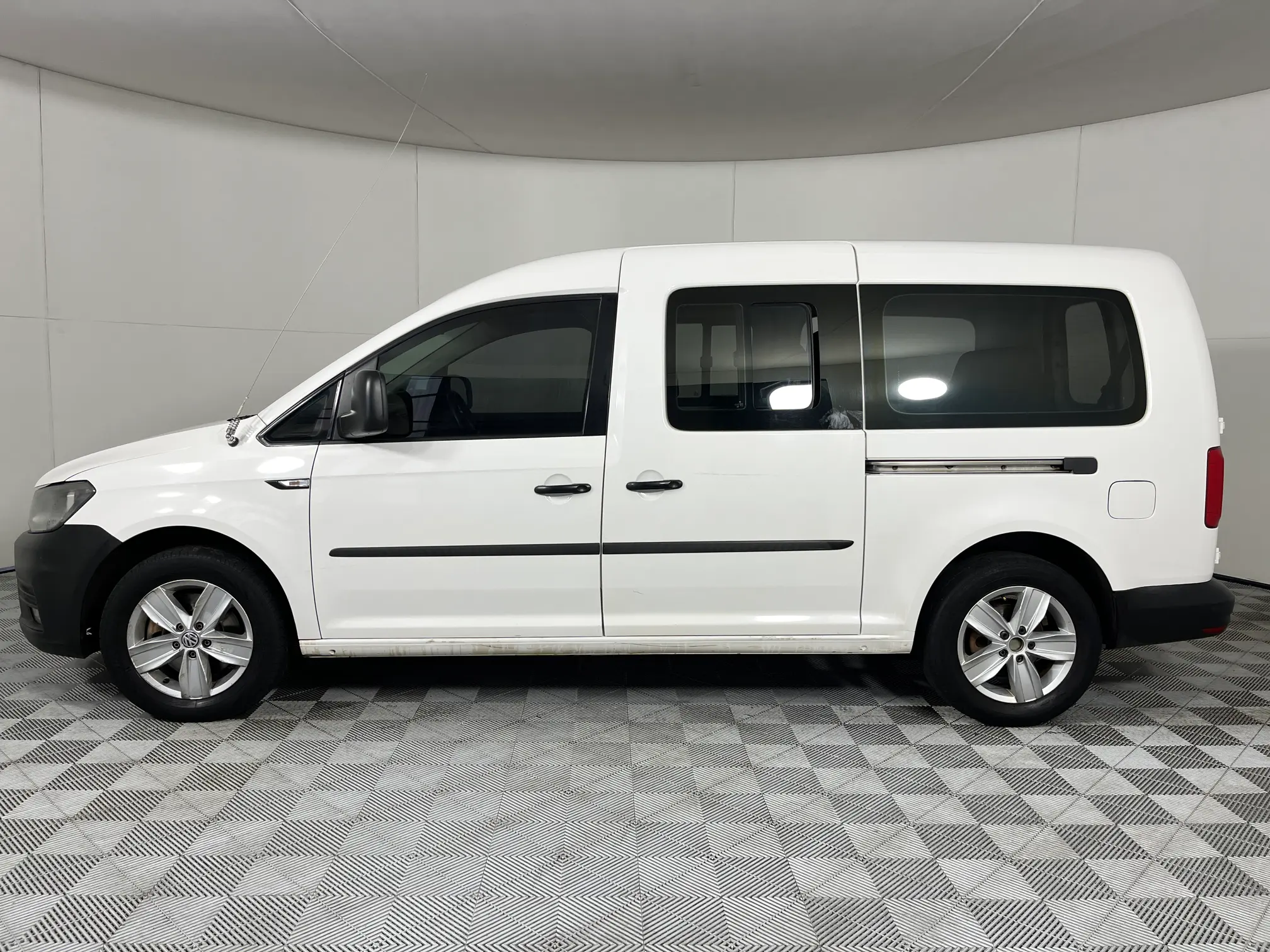 Used 2016 Volkswagen Caddy Caddy4 Maxi 2.0 TDI Trendline DSG (103 KW ...