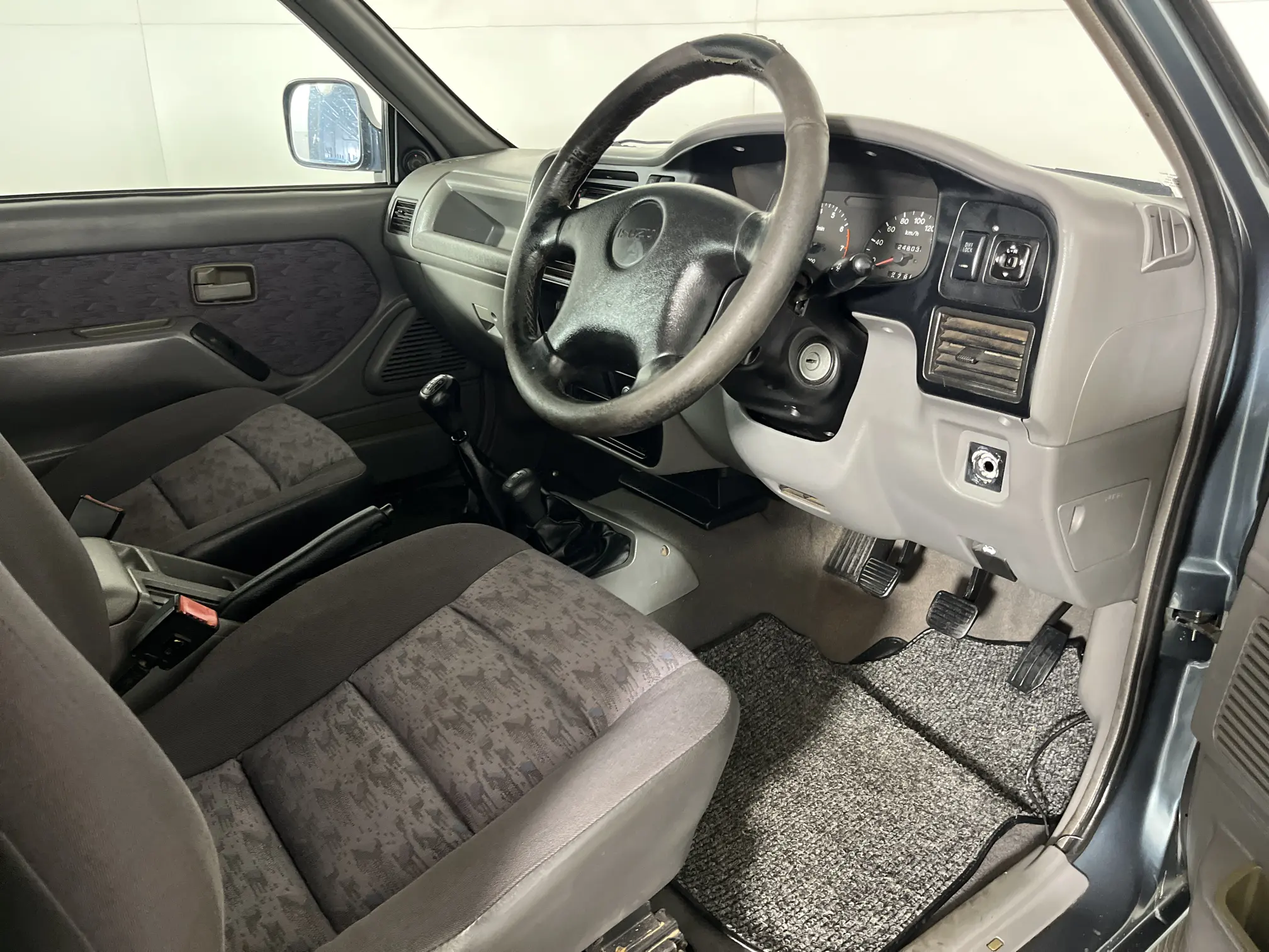 Buy a Car | Looking to buy a 2000 Isuzu KB 320 LX 4x4 Pick Up Double ...