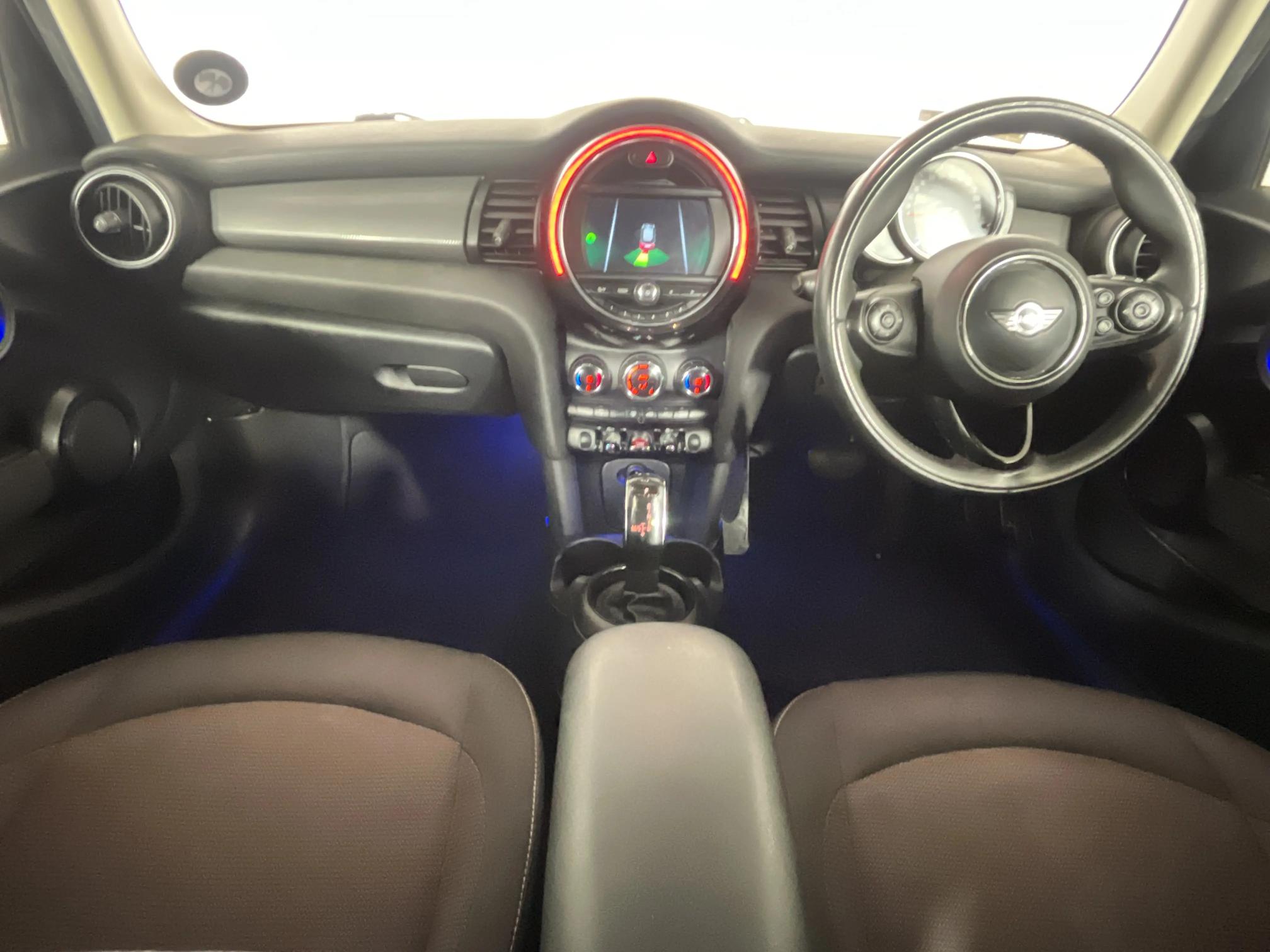 MINI Cooper (100 kW) 5 Door Auto (XU72) for sale in Western Cape - Cape ...