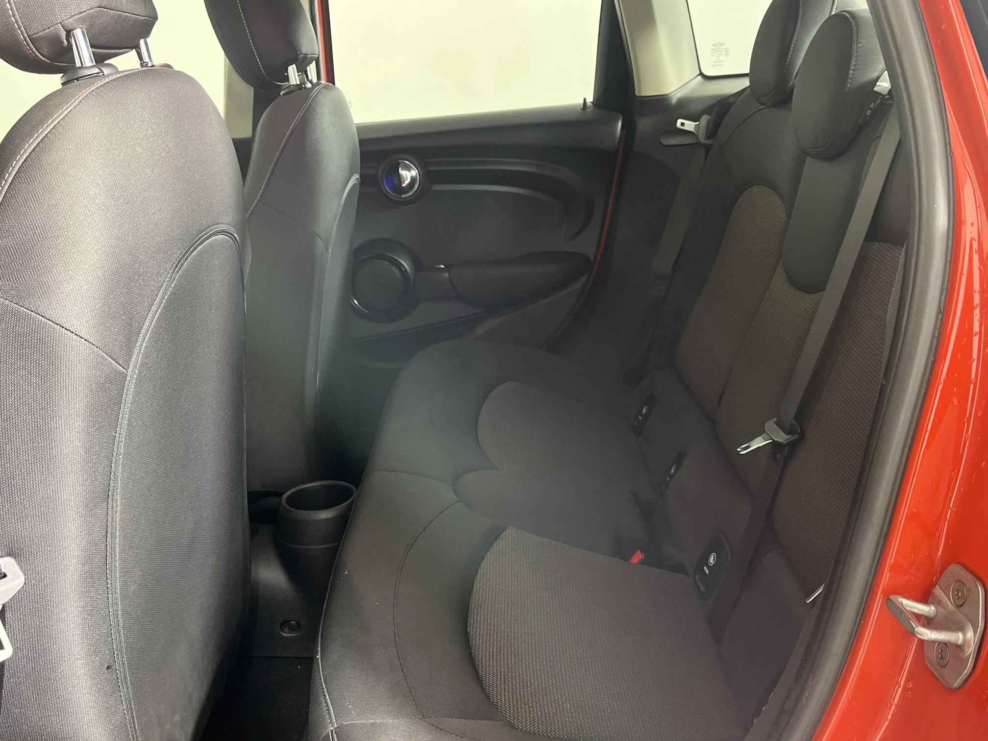 MINI Cooper (100 kW) 5 Door Auto (XU72) for sale in Western Cape - Cape ...