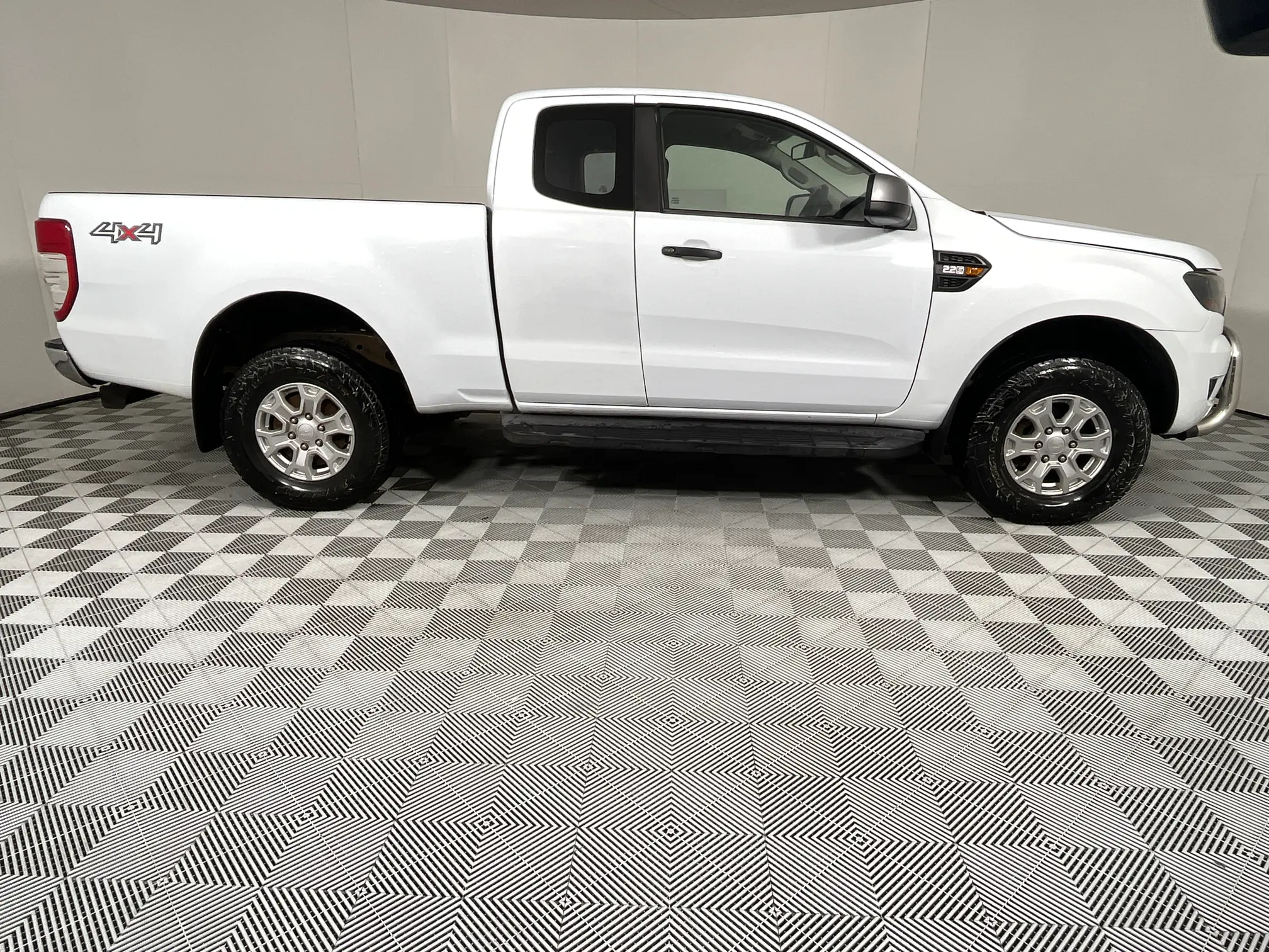 Used 2017 Ford Ranger 2.2tdci XLS 4x4 Auto Pick Up Sup/cab for sale ...