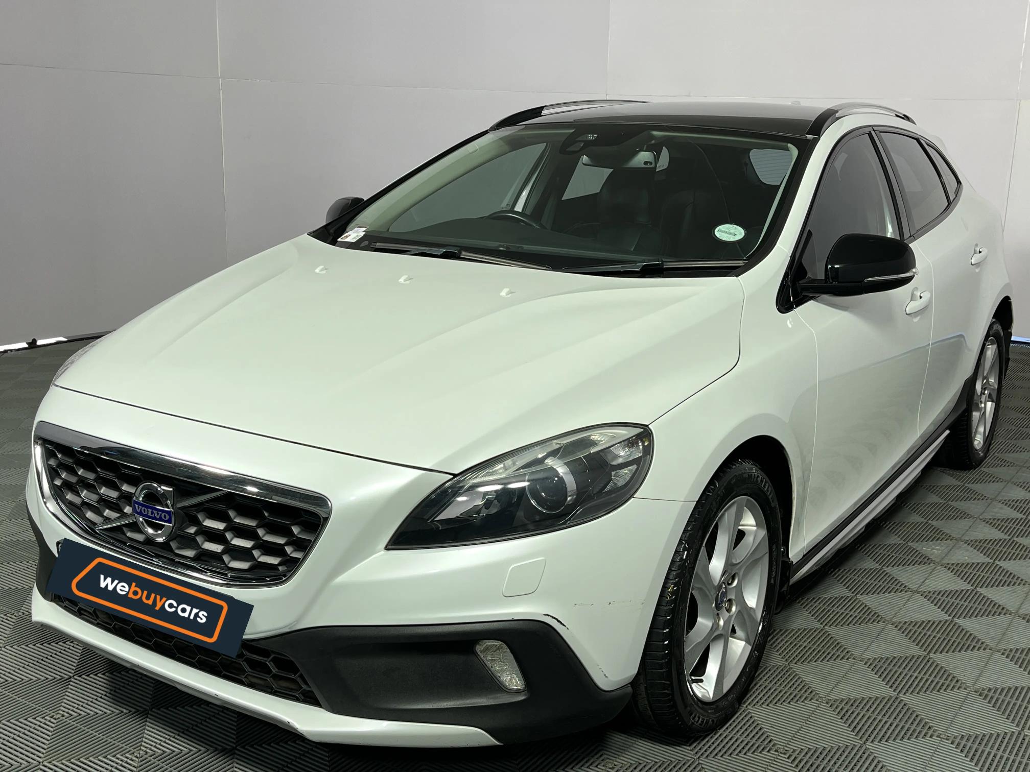 Volvo V40 Cross Country T4 Elite Powershift for sale in North West ...