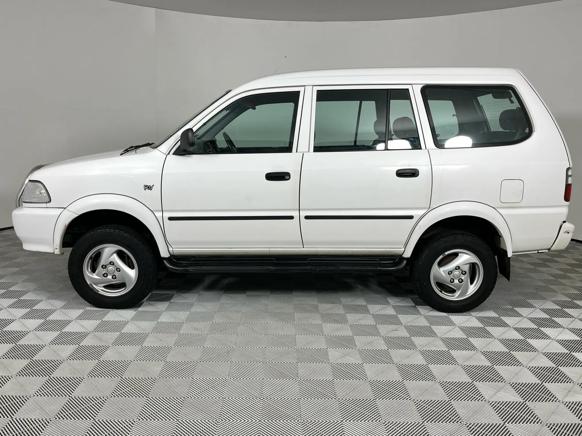 Used 2002 Toyota Condor 2400i 4x4 RV for sale | WeBuyCars