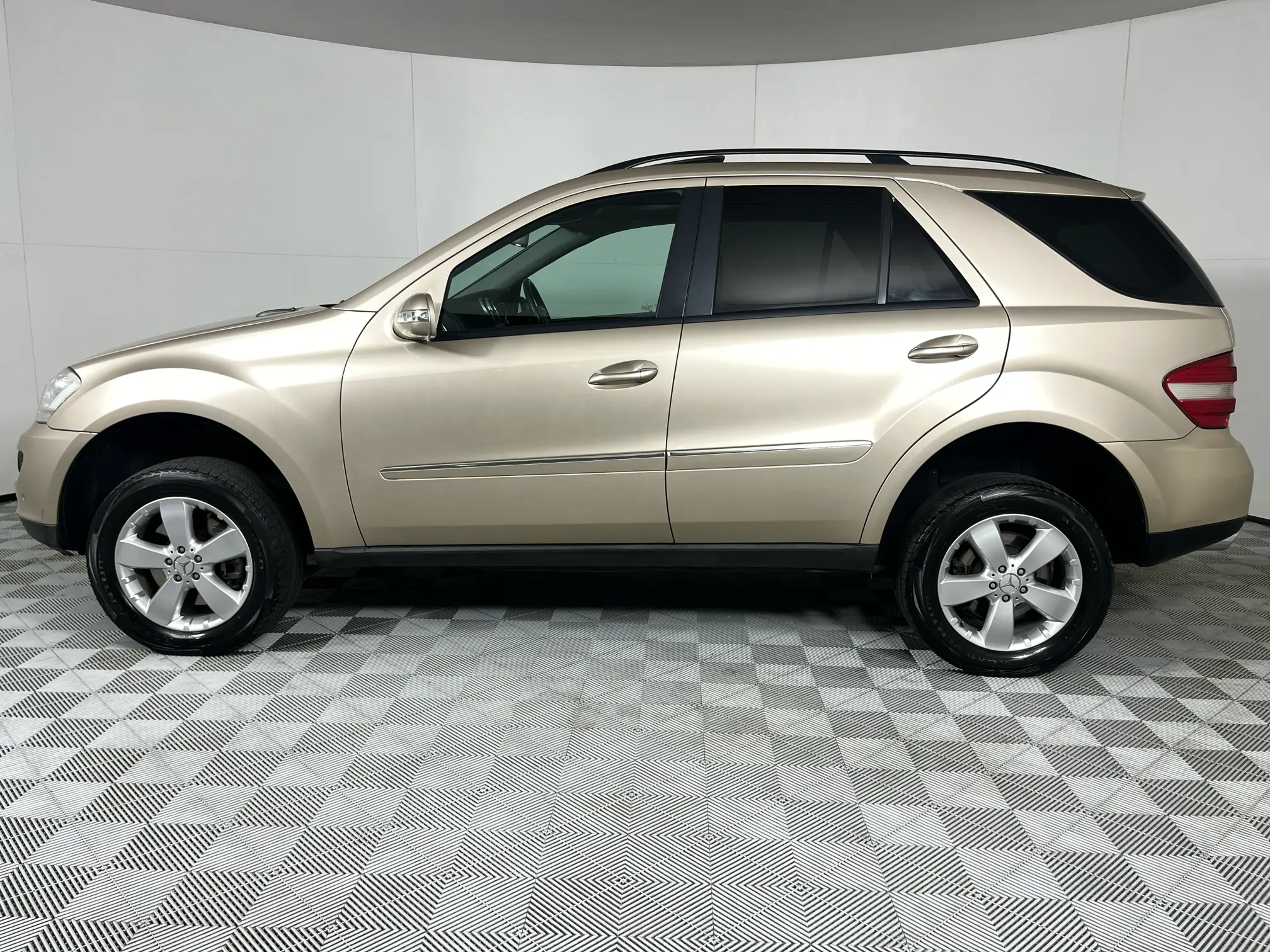 Used 2005 Mercedes-Benz ML 500 Auto for sale | WeBuyCars
