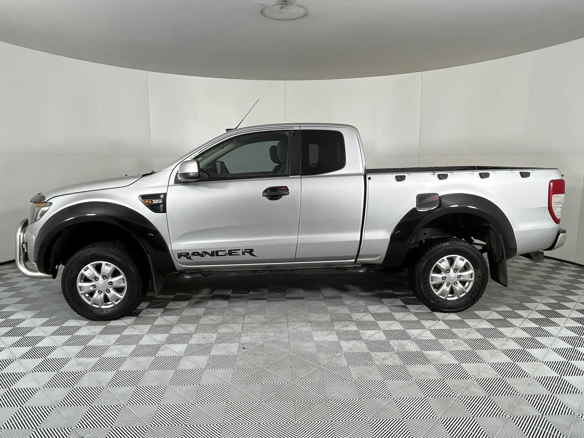 Ford Ranger V 3.2 TDCi XLS Super Cab 4X4 Auto for sale - R 135 900 ...